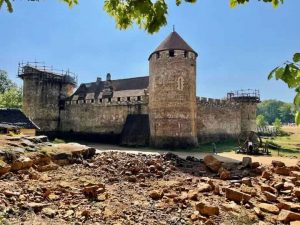 Build A 13th Century Castle From Scratch? Yes, At Château de Guédelon ...